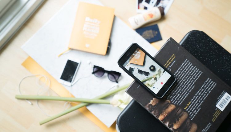 9 Teknik Foto FLat Lay yang Kekinian dan Instagramable | Tekno KING